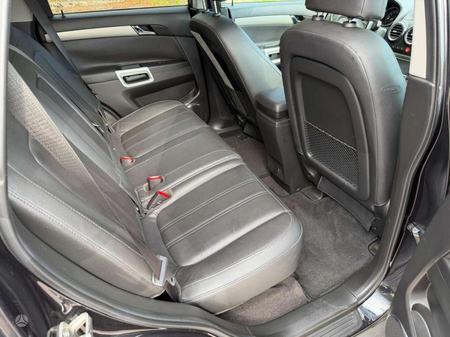 Black Opel Antara 2014 in Raseiniai, with an engine capacity of 2.23 L and mileage of 233 thousand km for 4300 €, photo 16 on AUTOMOTO.COM.LV