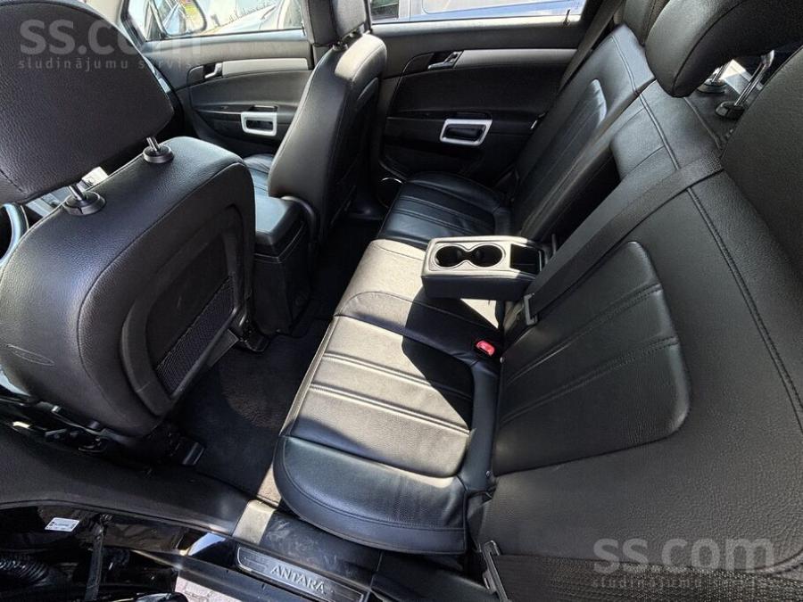 Black Opel Antara 2017 in Saldus, with an engine capacity of 2.00 L and mileage of 277 thousand km for 8500 €, photo 6 on AUTOMOTO.COM.LV