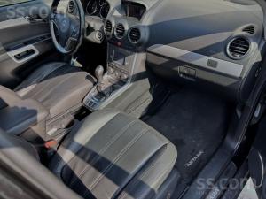 Black Opel Antara 2017 in Saldus, with an engine capacity of 2.00 L and mileage of 277 thousand km for 8500 €, photo 7 on AUTOMOTO.COM.LV