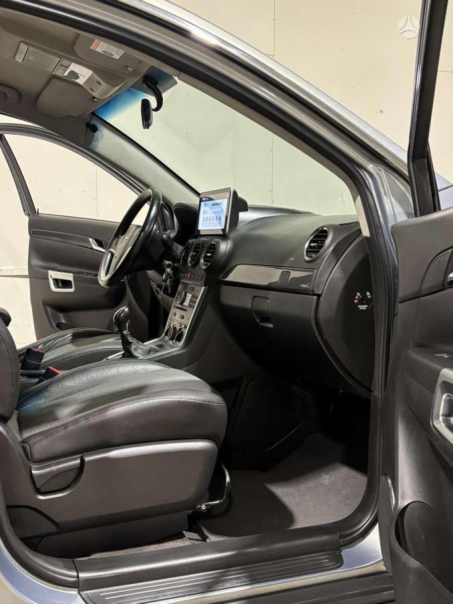 Blue Opel Antara 2011 in Klaipeda, with an engine capacity of 2.38 L and mileage of 196 thousand km for 5999 €, photo 7 on AUTOMOTO.COM.LV
