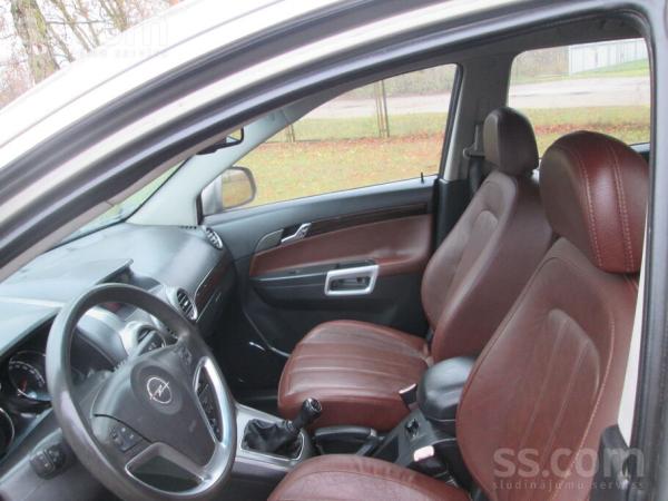Brown Opel Antara 2007 in Riga, with an engine capacity of 2.00 L and mileage of 292 thousand km for 2499 €, photo 6 on AUTOMOTO.COM.LV