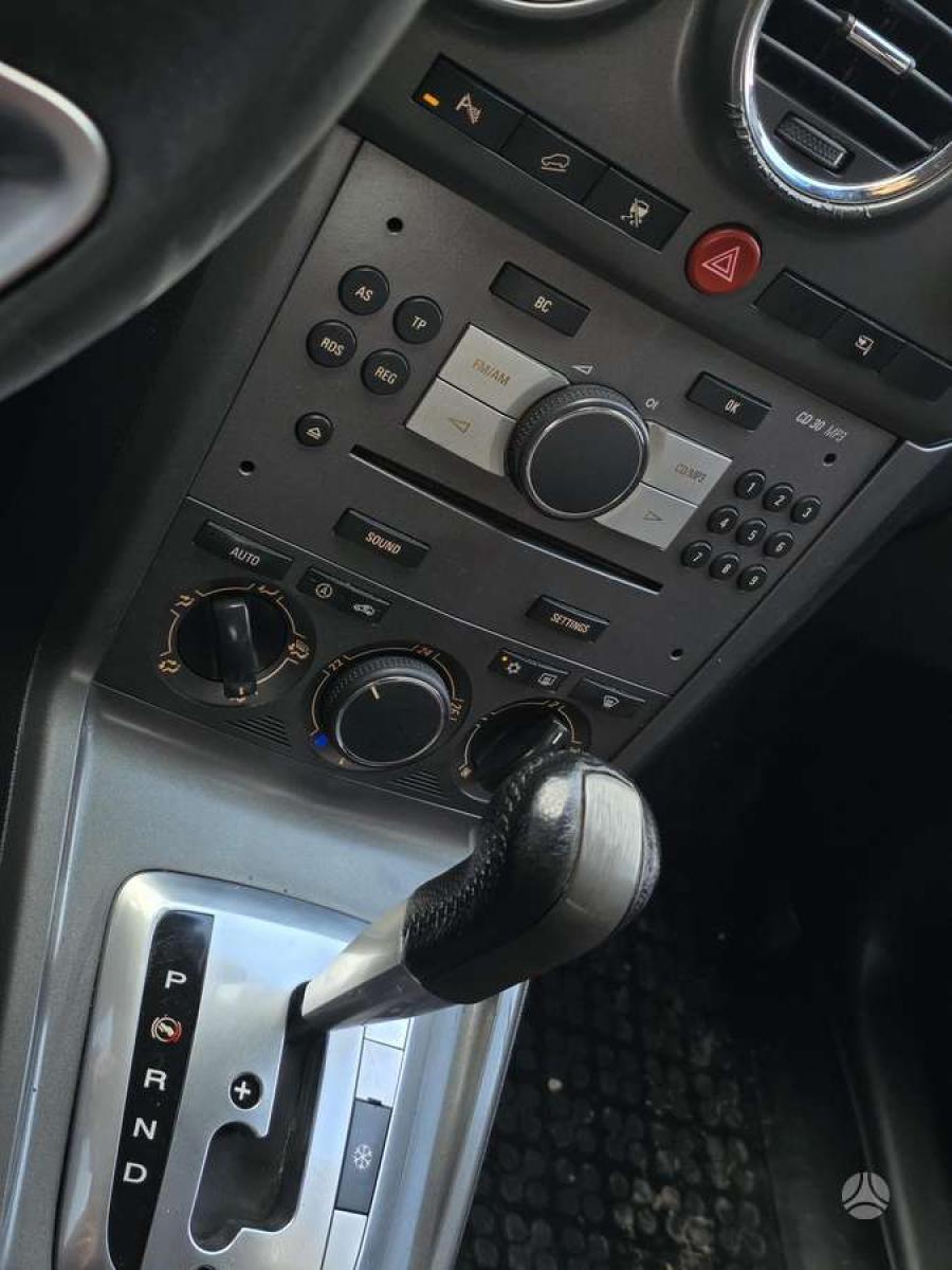 Brūns Opel Antara 2007 Šauļi, ar dzinēja tilpumu 2.00 L un nobraukumu 248 tūkst. km par 2050 €, foto 14 vietnē AUTOMOTO.COM.LV