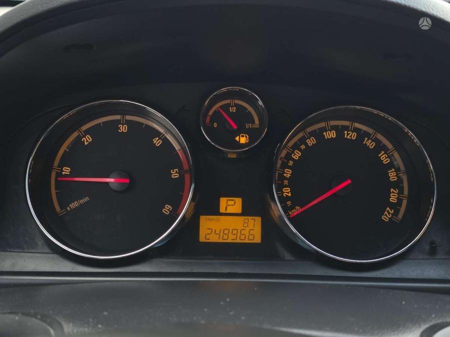 Brūns Opel Antara 2007 Šauļi, ar dzinēja tilpumu 2.00 L un nobraukumu 248 tūkst. km par 2050 €, foto 16 vietnē AUTOMOTO.COM.LV