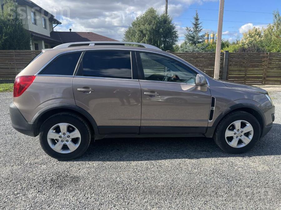 Brown Opel Antara 2015 in Saldus, with an engine capacity of 2.20 L and mileage of 237 thousand km for 6590 €, photo 4 on AUTOMOTO.COM.LV