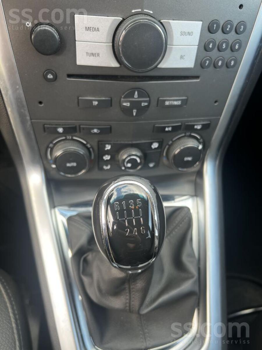 Brown Opel Antara 2015 in Saldus, with an engine capacity of 2.20 L and mileage of 237 thousand km for 6590 €, photo 12 on AUTOMOTO.COM.LV