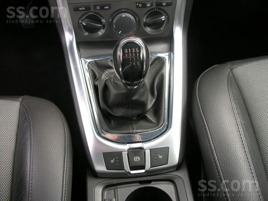 Opel Antara 2011 in Riga, with an engine capacity of 2.20 L and mileage of 0 thousand km for 4950 €, photo 14 on AUTOMOTO.COM.LV
