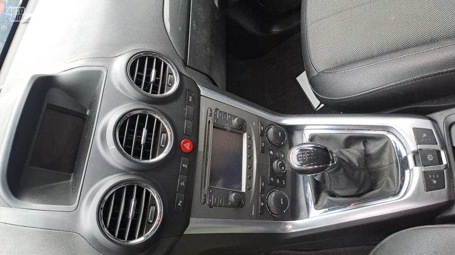 Opel Antara 2013 Viļņa, ar dzinēja tilpumu 2.20 L un nobraukumu 204 tūkst. km par 3650 €, foto 13 vietnē AUTOMOTO.COM.LV