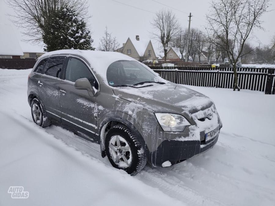 Green Opel Antara 2009 in Vilnius, with an engine capacity of 2.00 L and mileage of 201 thousand km for 4200 €, photo 3 on AUTOMOTO.COM.LV