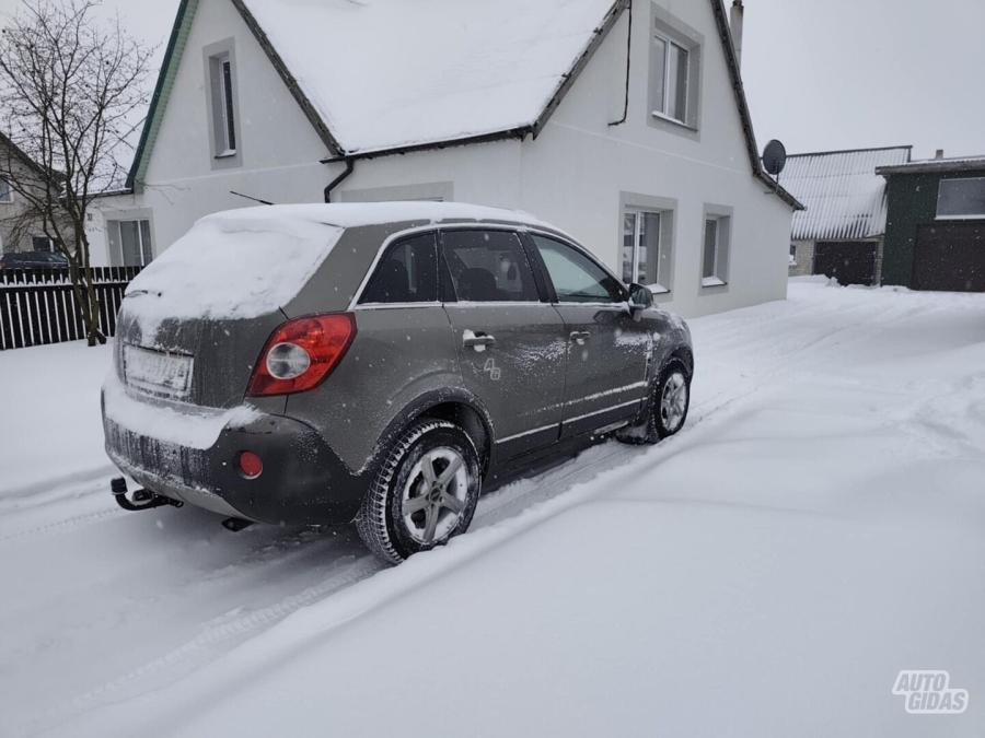 Green Opel Antara 2009 in Vilnius, with an engine capacity of 2.00 L and mileage of 201 thousand km for 4200 €, photo 5 on AUTOMOTO.COM.LV