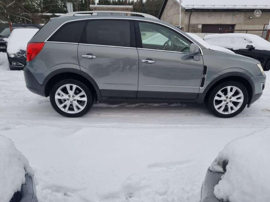Green Opel Antara 2012 in Ukmerge, with an engine capacity of 2.20 L and mileage of 139 thousand km for 5790 €, photo 3 on AUTOMOTO.COM.LV