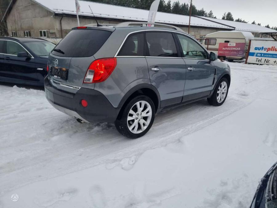 Green Opel Antara 2012 in Ukmerge, with an engine capacity of 2.20 L and mileage of 139 thousand km for 5790 €, photo 6 on AUTOMOTO.COM.LV