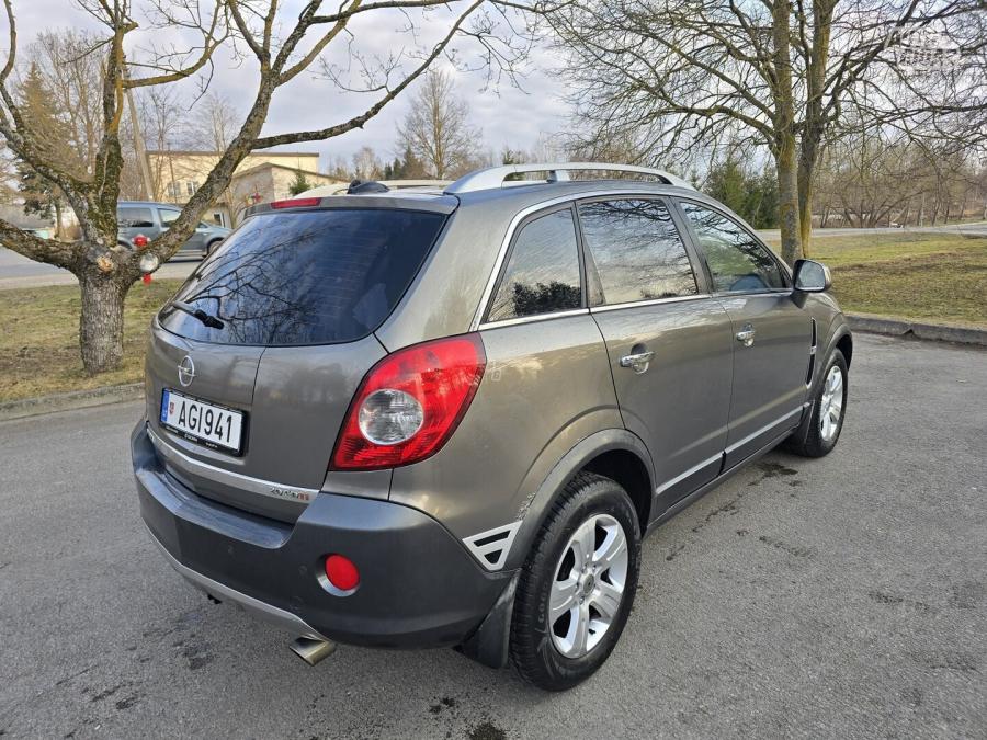 Grey Opel Antara 2007 in Radviliskis, with an engine capacity of 2.00 L and mileage of 237 thousand km for 2850 €, photo 3 on AUTOMOTO.COM.LV