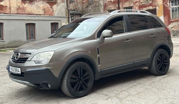 Grey Opel Antara 2007 in Siauliai, with an engine capacity of 2.40 L and mileage of 290 thousand km for 2750 €, photo 3 on AUTOMOTO.COM.LV