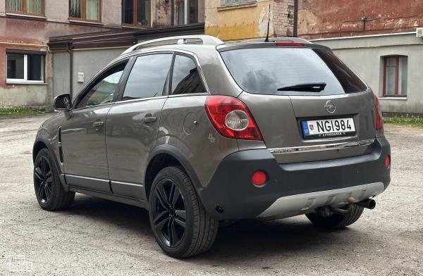 Grey Opel Antara 2007 in Siauliai, with an engine capacity of 2.40 L and mileage of 290 thousand km for 2750 €, photo 8 on AUTOMOTO.COM.LV