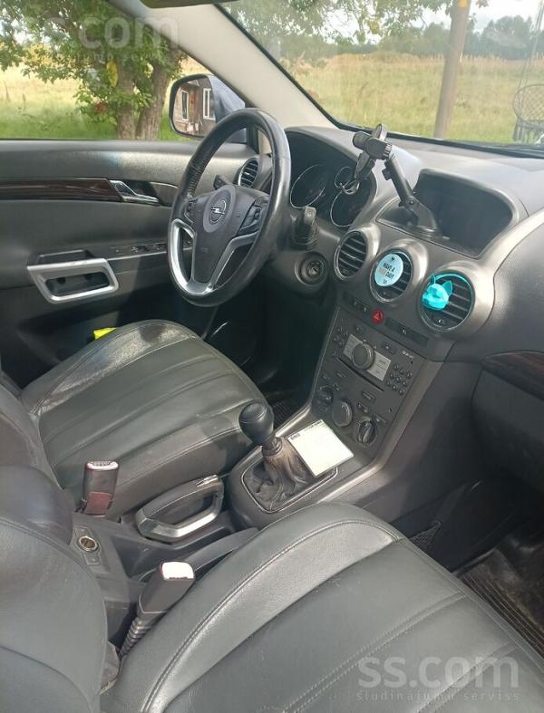 Grey Opel Antara 2007 in Ludza, with an engine capacity of 2.00 L and mileage of 269 thousand km for 1500 €, photo 6 on AUTOMOTO.COM.LV