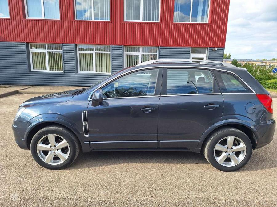 Grey Opel Antara 2007 in Telschi, with an engine capacity of 1.99 L and mileage of 201 thousand km for 3100 €, photo 3 on AUTOMOTO.COM.LV