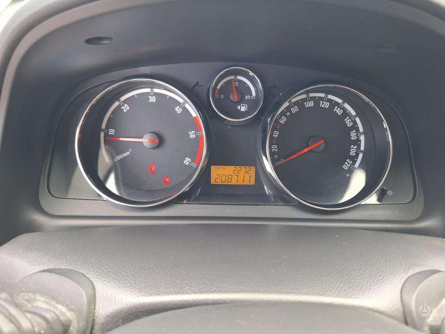Grey Opel Antara 2007 in Telschi, with an engine capacity of 1.99 L and mileage of 201 thousand km for 3100 €, photo 13 on AUTOMOTO.COM.LV