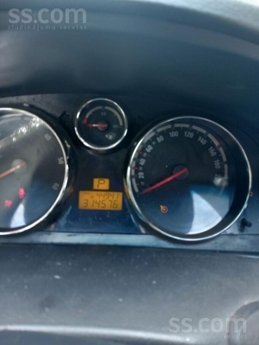 Grey Opel Antara 2007 in Jekabpils, with an engine capacity of 2.00 L and mileage of 315 thousand km for 1450 €, photo 3 on AUTOMOTO.COM.LV