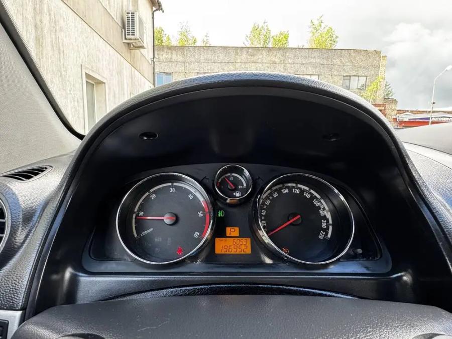 Grey Opel Antara 2008 in Daugavpils, with an engine capacity of 2.00 L and mileage of 196 thousand km for 4350 €, photo 21 on AUTOMOTO.COM.LV