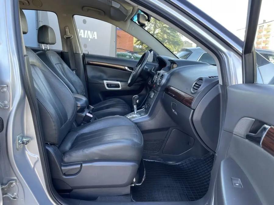 Grey Opel Antara 2008 in Talsi, with an engine capacity of 2.00 L and mileage of 277 thousand km for 3300 €, photo 10 on AUTOMOTO.COM.LV