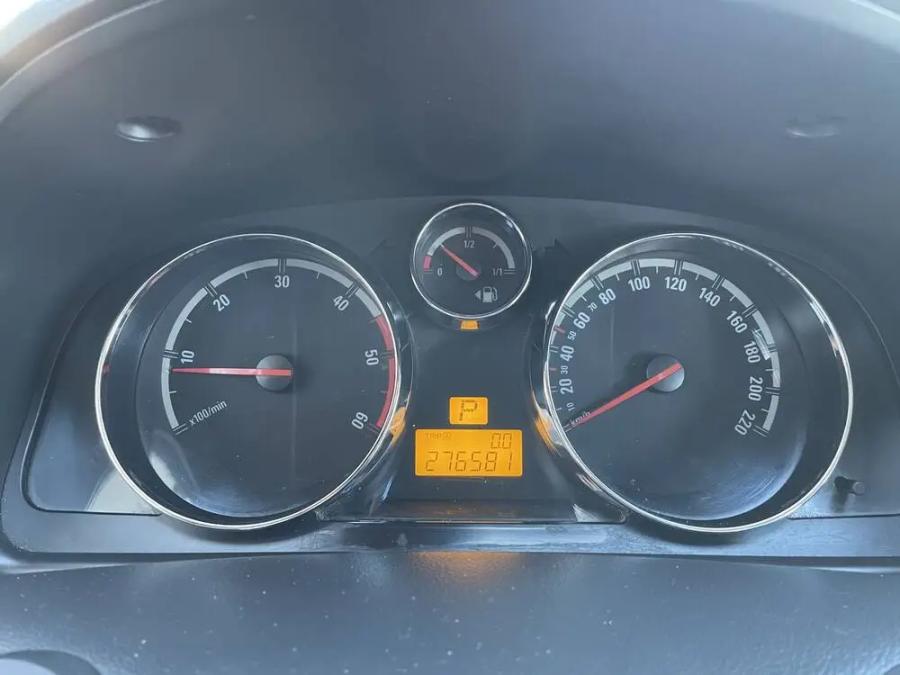 Grey Opel Antara 2008 in Talsi, with an engine capacity of 2.00 L and mileage of 277 thousand km for 3300 €, photo 16 on AUTOMOTO.COM.LV