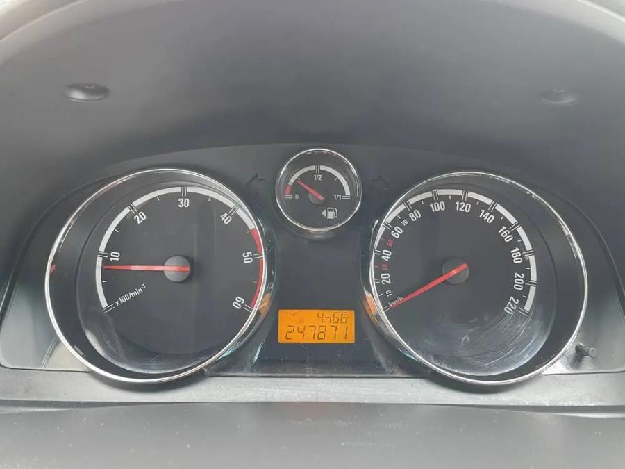 Pelēks Opel Antara 2008 Talsi, ar dzinēja tilpumu 2.00 L un nobraukumu 248 tūkst. km par 3300 €, foto 17 vietnē AUTOMOTO.COM.LV