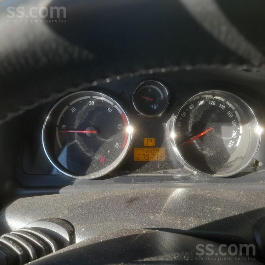 Grey Opel Antara 2008 in Talsi, with an engine capacity of 2.00 L and mileage of 287 thousand km for 3100 €, photo 7 on AUTOMOTO.COM.LV