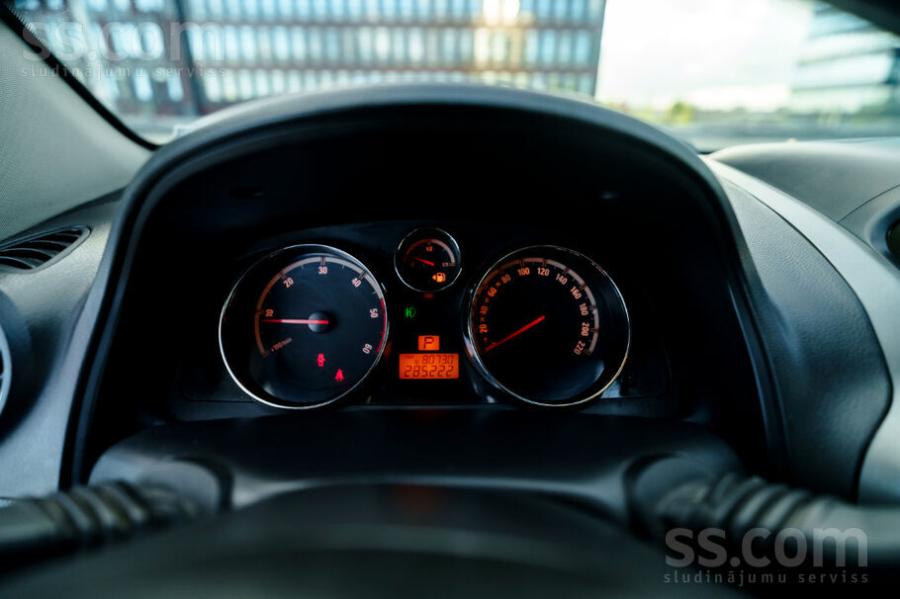 Grey Opel Antara 2009 in Riga, with an engine capacity of 2.00 L and mileage of 286 thousand km for 4950 €, photo 20 on AUTOMOTO.COM.LV