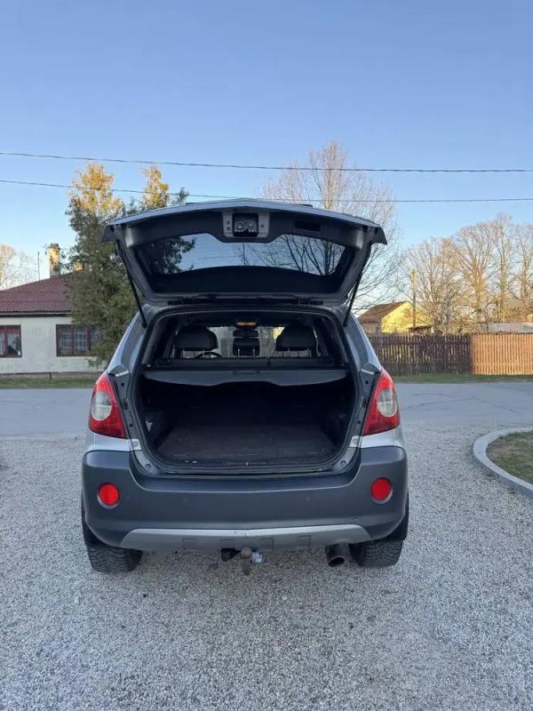 Grey Opel Antara 2009 in Ventspils, with an engine capacity of 2.00 L and mileage of 263 thousand km for 3100 €, photo 9 on AUTOMOTO.COM.LV