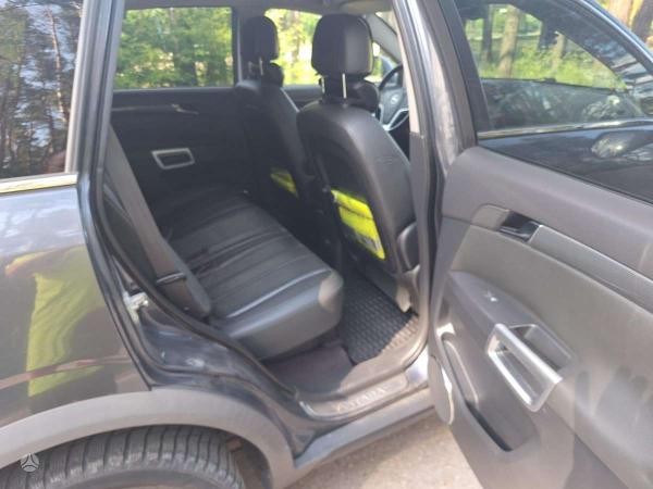 Grey Opel Antara 2009 in Ukmerge, with an engine capacity of 3.20 L and mileage of 263 thousand km for 2500 €, photo 9 on AUTOMOTO.COM.LV