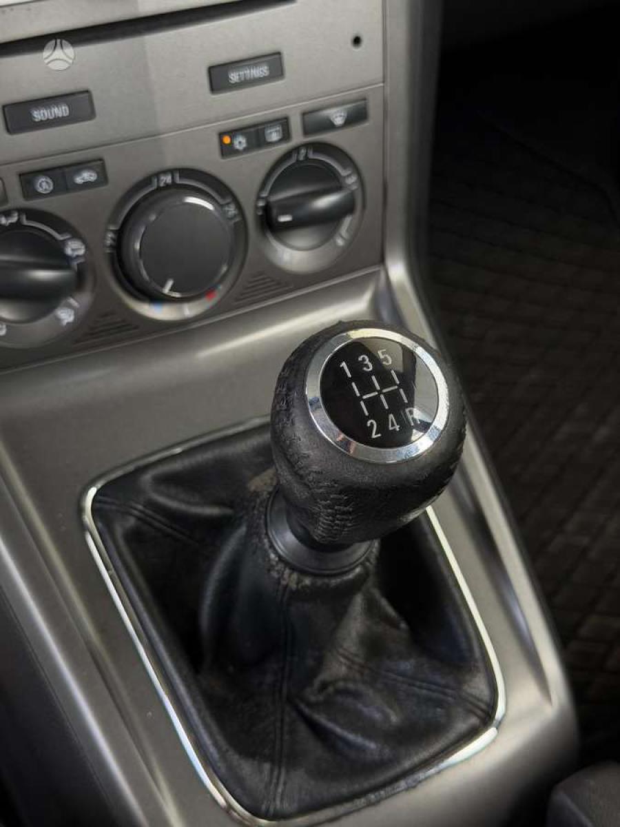 Grey Opel Antara 2009 in Vilnius, with an engine capacity of 1.99 L and mileage of 186 thousand km for 2950 €, photo 16 on AUTOMOTO.COM.LV