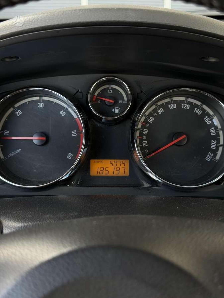 Grey Opel Antara 2009 in Vilnius, with an engine capacity of 1.99 L and mileage of 186 thousand km for 2950 €, photo 18 on AUTOMOTO.COM.LV