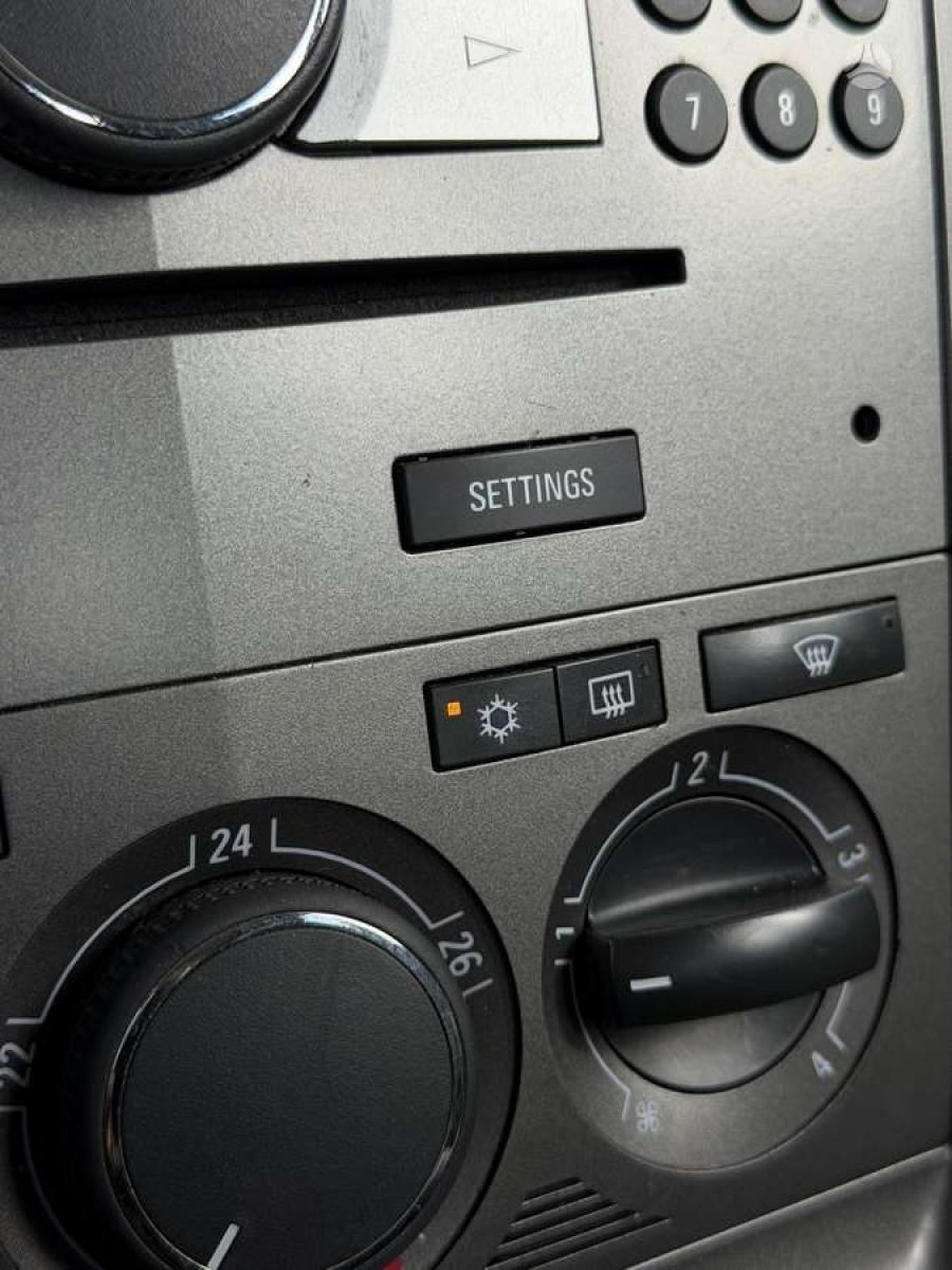 Grey Opel Antara 2009 in Vilnius, with an engine capacity of 1.99 L and mileage of 186 thousand km for 2950 €, photo 20 on AUTOMOTO.COM.LV