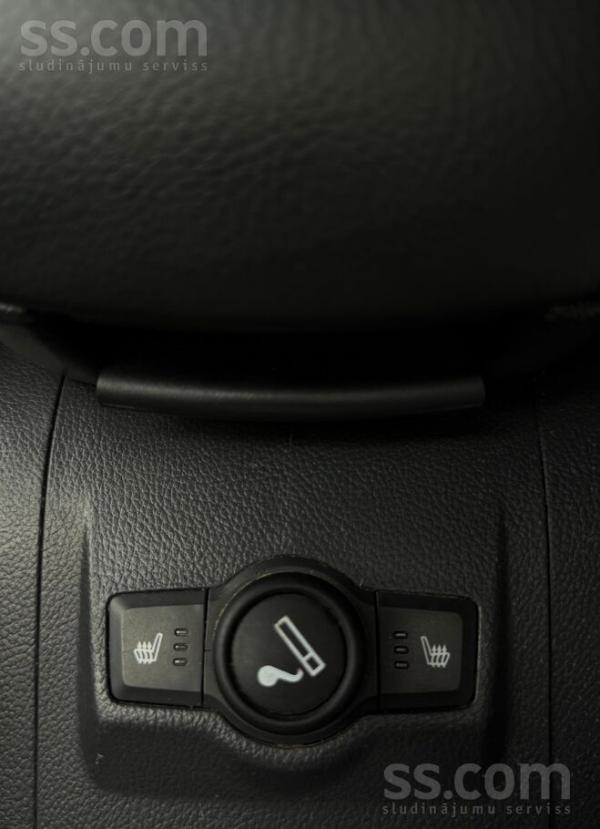 Opel Antara 2009 in Bauska on AUTOMOTO.COM.LV Grey Opel Antara 2009 in Bauska, with an engine capacity of 2.00 L and mileage of 243 thousand km for 4490 €, photo 4 on AUTOMOTO.COM.LV