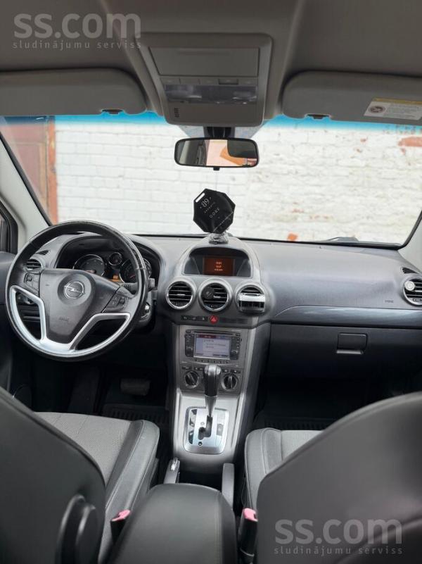 Opel Antara 2009 in Bauska on AUTOMOTO.COM.LV Grey Opel Antara 2009 in Bauska, with an engine capacity of 2.00 L and mileage of 243 thousand km for 4490 €, photo 5 on AUTOMOTO.COM.LV