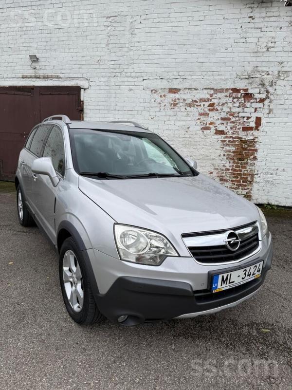 Opel Antara 2009 in Bauska on AUTOMOTO.COM.LV Grey Opel Antara 2009 in Bauska, with an engine capacity of 2.00 L and mileage of 243 thousand km for 4490 €, photo 7 on AUTOMOTO.COM.LV