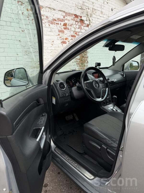 Opel Antara 2009 in Bauska on AUTOMOTO.COM.LV Grey Opel Antara 2009 in Bauska, with an engine capacity of 2.00 L and mileage of 243 thousand km for 4490 €, photo 9 on AUTOMOTO.COM.LV