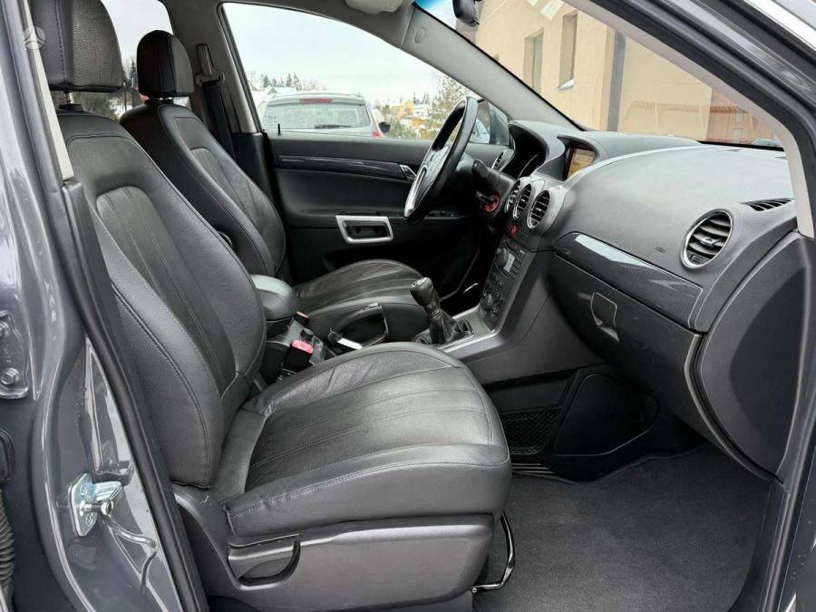 Grey Opel Antara 2010 in Utena, with an engine capacity of 1.99 L and mileage of 214 thousand km for 4300 €, photo 20 on AUTOMOTO.COM.LV