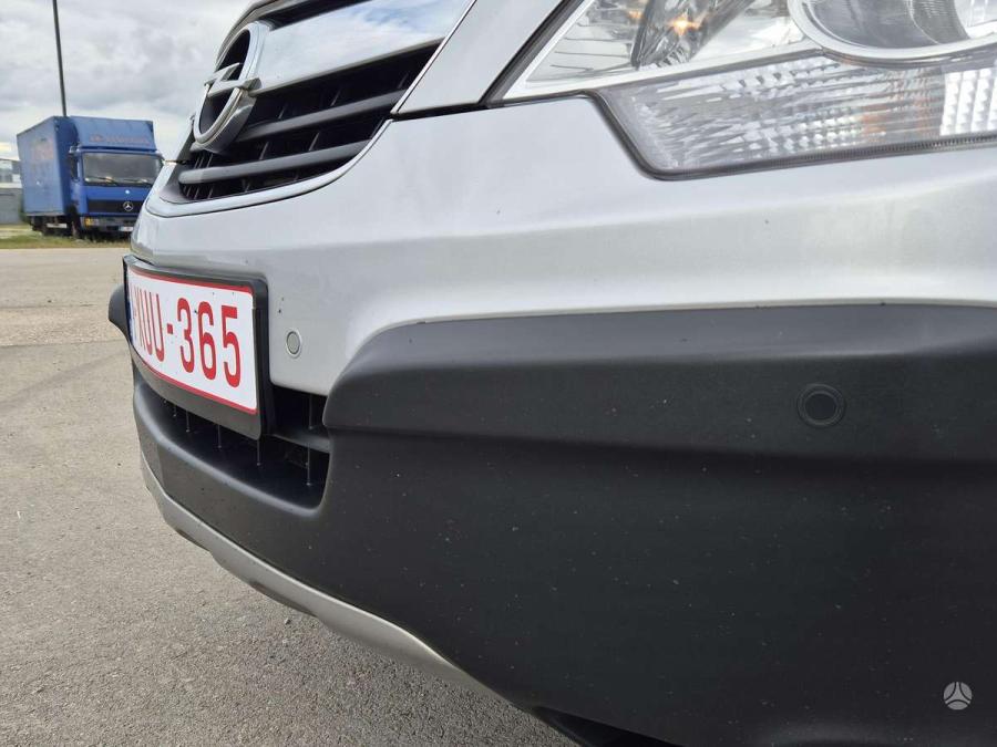 Grey Opel Antara 2010 in Siauliai, with an engine capacity of 1.99 L and mileage of 203 thousand km for 4350 €, photo 4 on AUTOMOTO.COM.LV