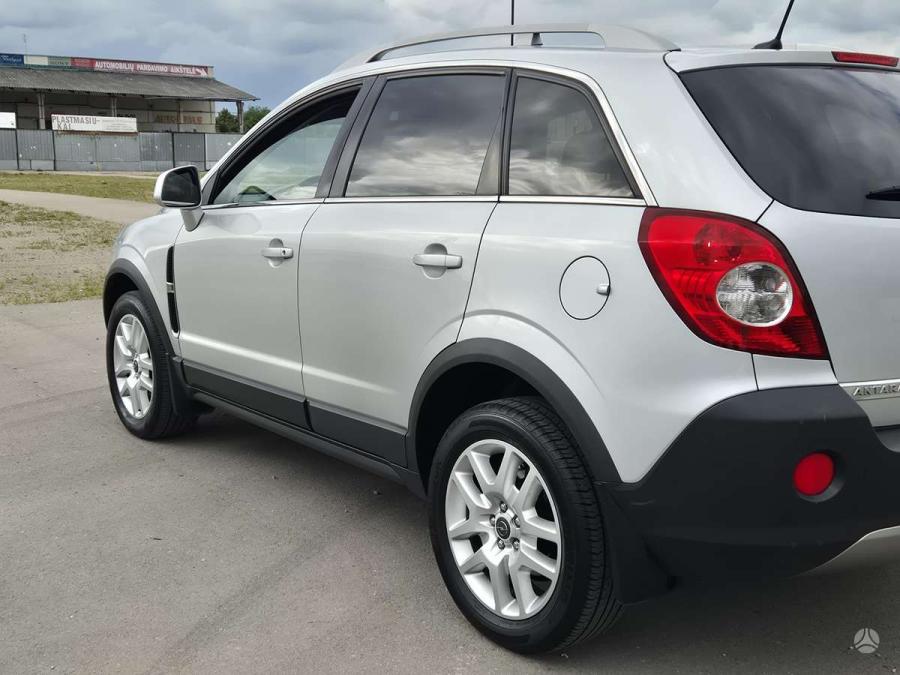 Grey Opel Antara 2010 in Siauliai, with an engine capacity of 1.99 L and mileage of 203 thousand km for 4350 €, photo 7 on AUTOMOTO.COM.LV