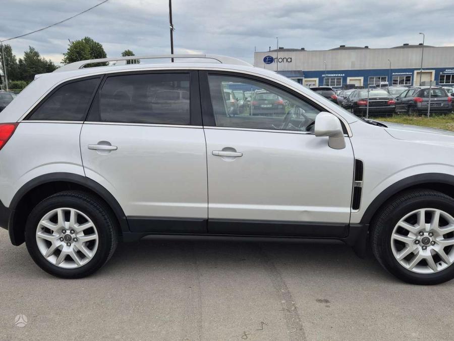Grey Opel Antara 2010 in Siauliai, with an engine capacity of 1.99 L and mileage of 203 thousand km for 4350 €, photo 12 on AUTOMOTO.COM.LV