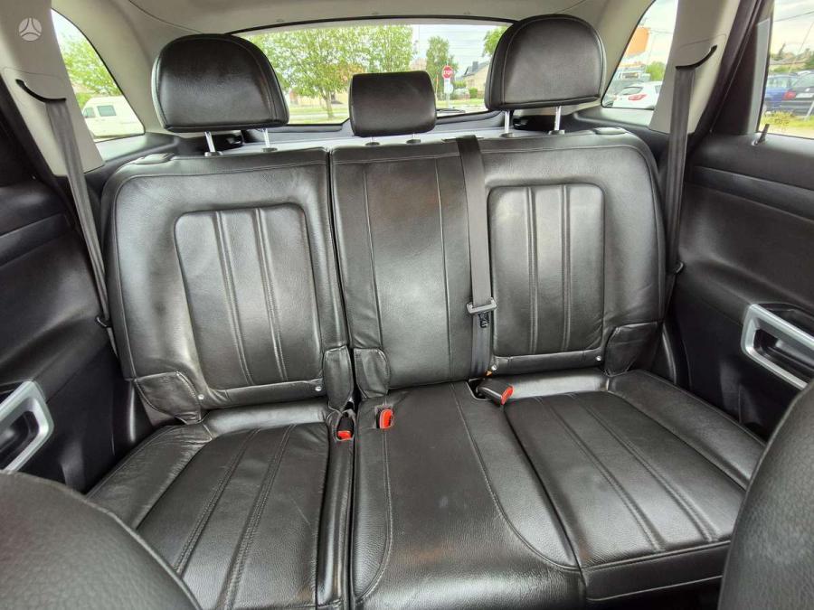 Grey Opel Antara 2010 in Siauliai, with an engine capacity of 1.99 L and mileage of 203 thousand km for 4350 €, photo 26 on AUTOMOTO.COM.LV