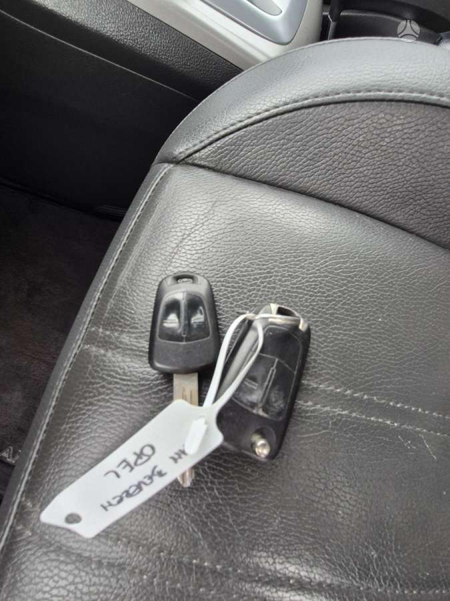 Grey Opel Antara 2010 in Siauliai, with an engine capacity of 1.99 L and mileage of 203 thousand km for 4350 €, photo 40 on AUTOMOTO.COM.LV