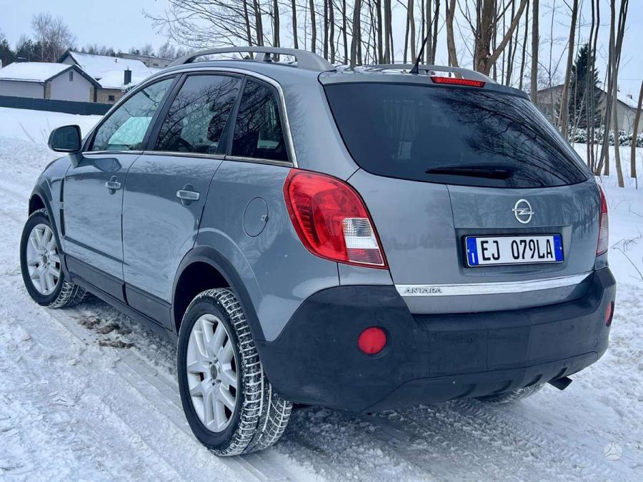 Grey Opel Antara 2011 in Silute, with an engine capacity of 2.38 L and mileage of 174 thousand km for 3999 €, photo 5 on AUTOMOTO.COM.LV