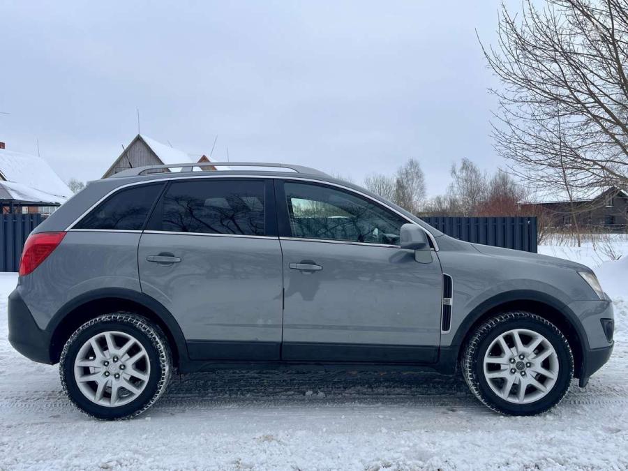 Grey Opel Antara 2011 in Silute, with an engine capacity of 2.38 L and mileage of 174 thousand km for 3999 €, photo 8 on AUTOMOTO.COM.LV