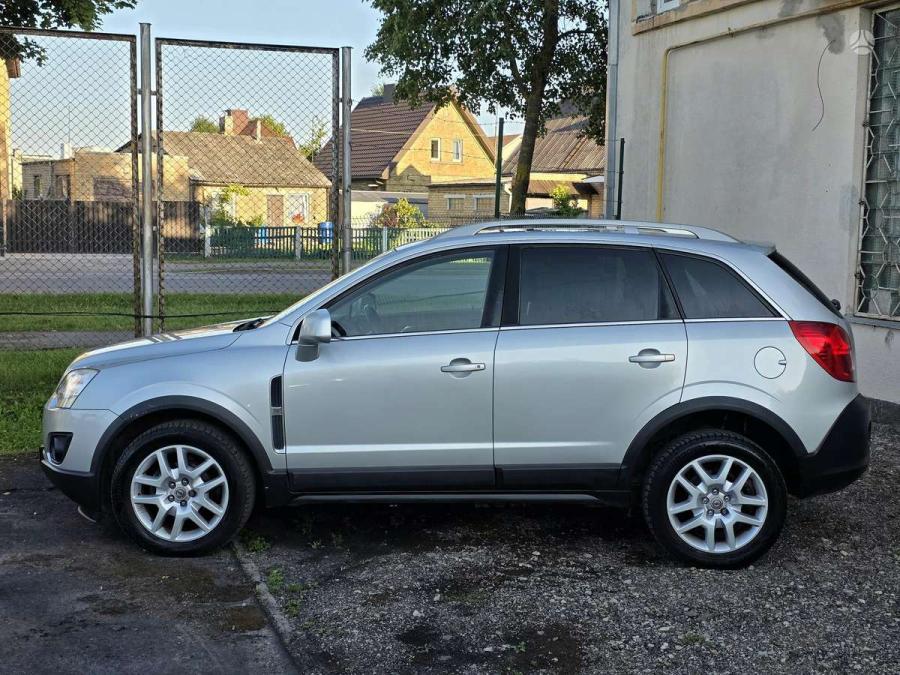 Grey Opel Antara 2011 in Siauliai, with an engine capacity of 2.23 L and mileage of 293 thousand km for 3700 €, photo 5 on AUTOMOTO.COM.LV