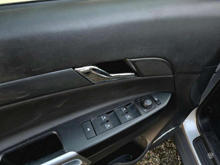 Grey Opel Antara 2011 in Siauliai, with an engine capacity of 2.23 L and mileage of 293 thousand km for 3700 €, photo 18 on AUTOMOTO.COM.LV