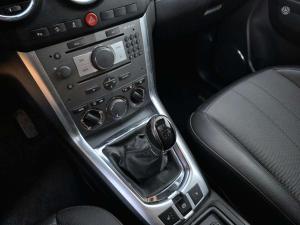 Grey Opel Antara 2011 in Siauliai, with an engine capacity of 2.23 L and mileage of 293 thousand km for 3700 €, photo 21 on AUTOMOTO.COM.LV