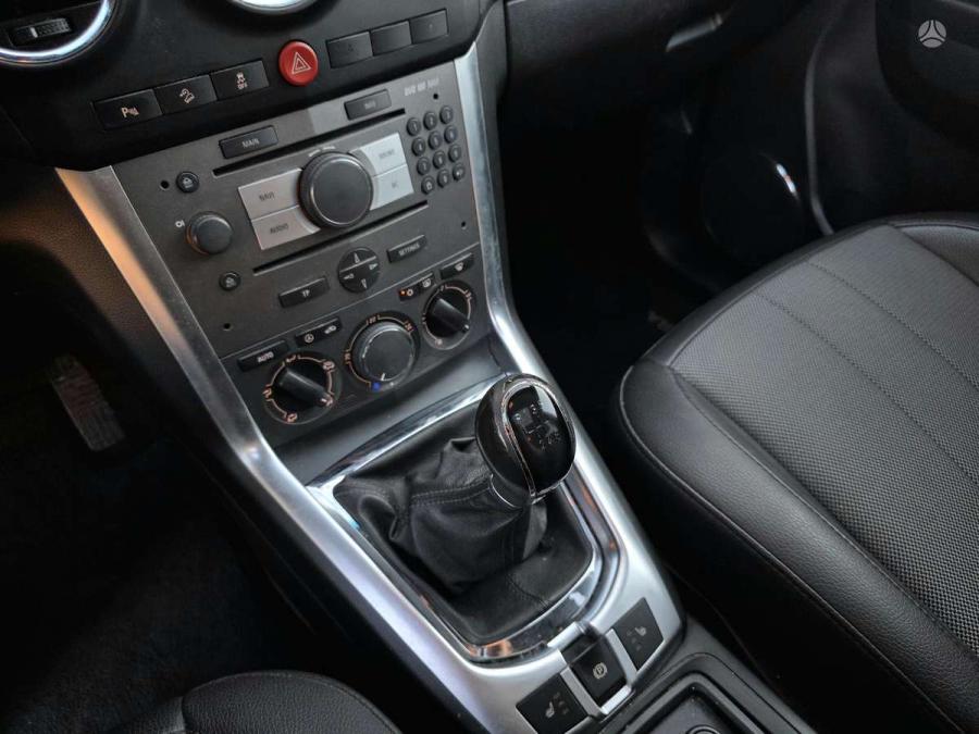 Grey Opel Antara 2011 in Siauliai, with an engine capacity of 2.23 L and mileage of 293 thousand km for 3700 €, photo 21 on AUTOMOTO.COM.LV