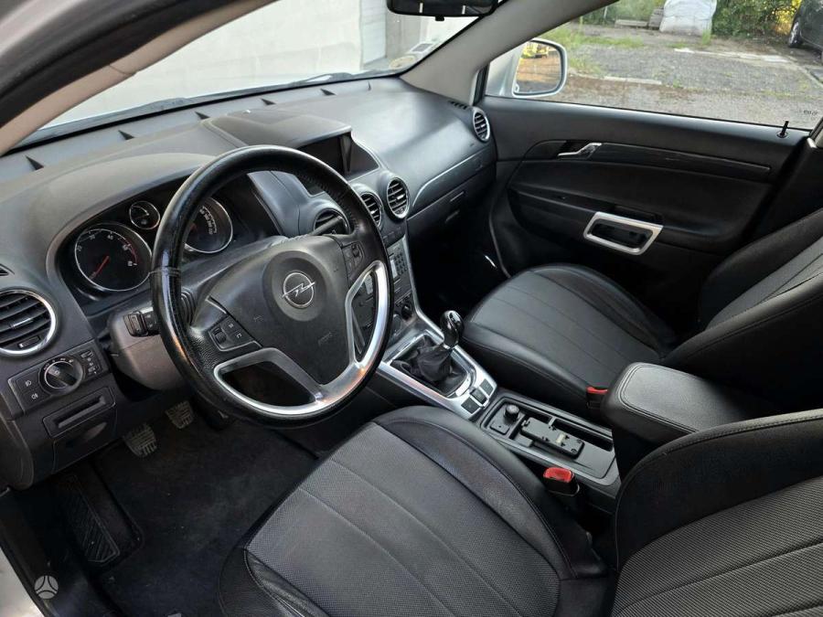 Grey Opel Antara 2011 in Siauliai, with an engine capacity of 2.23 L and mileage of 293 thousand km for 3700 €, photo 13 on AUTOMOTO.COM.LV